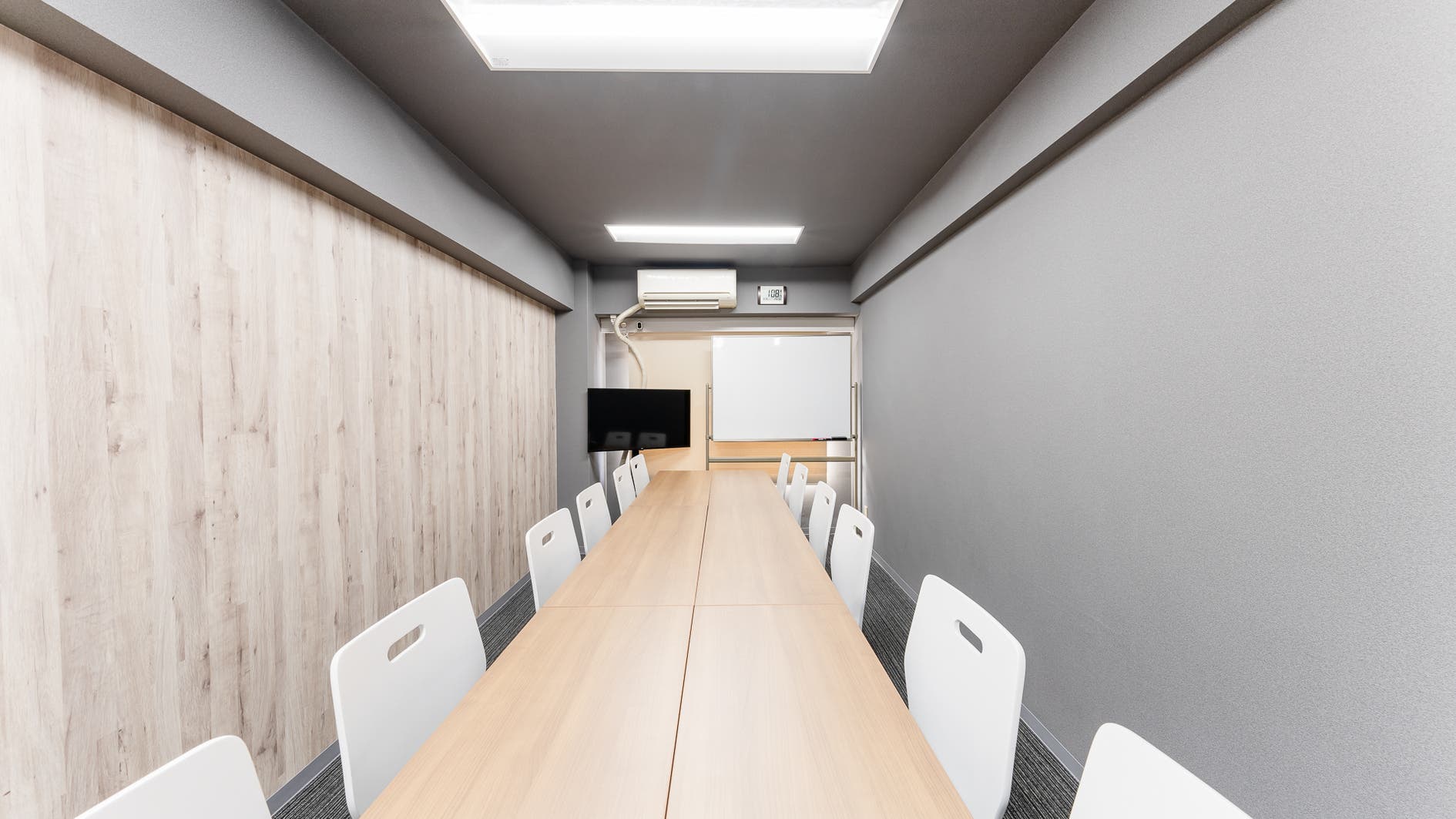 ✨2号店OPEN✨【新宿駅3分】12席、光回線高速WiFi、モニター・ホワイトボード完備☆1日1回スタッフ完全清掃の会議室の写真20