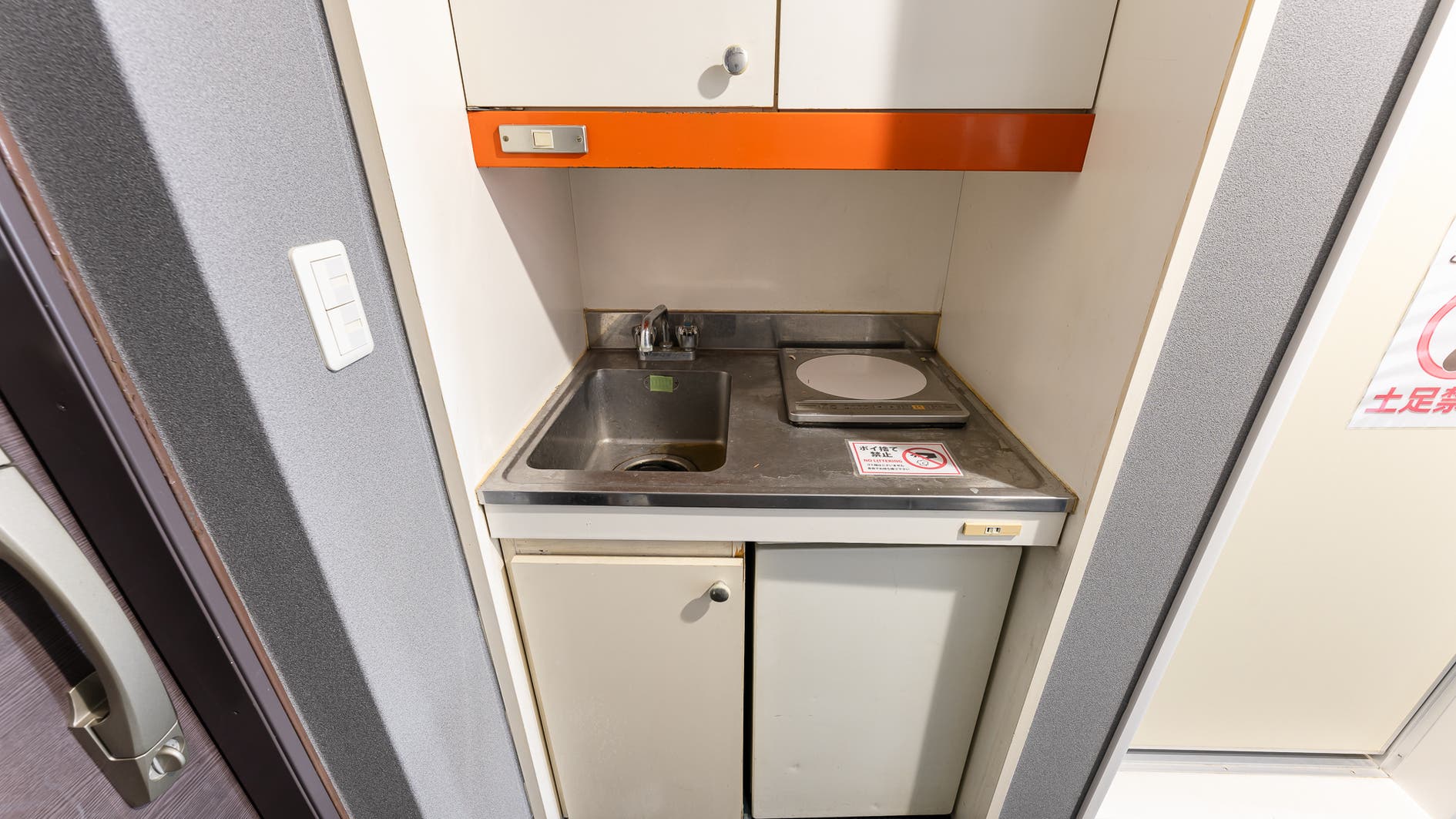 ✨2号店OPEN✨【新宿駅3分】12席、光回線高速WiFi、モニター・ホワイトボード完備☆1日1回スタッフ完全清掃の会議室の写真17