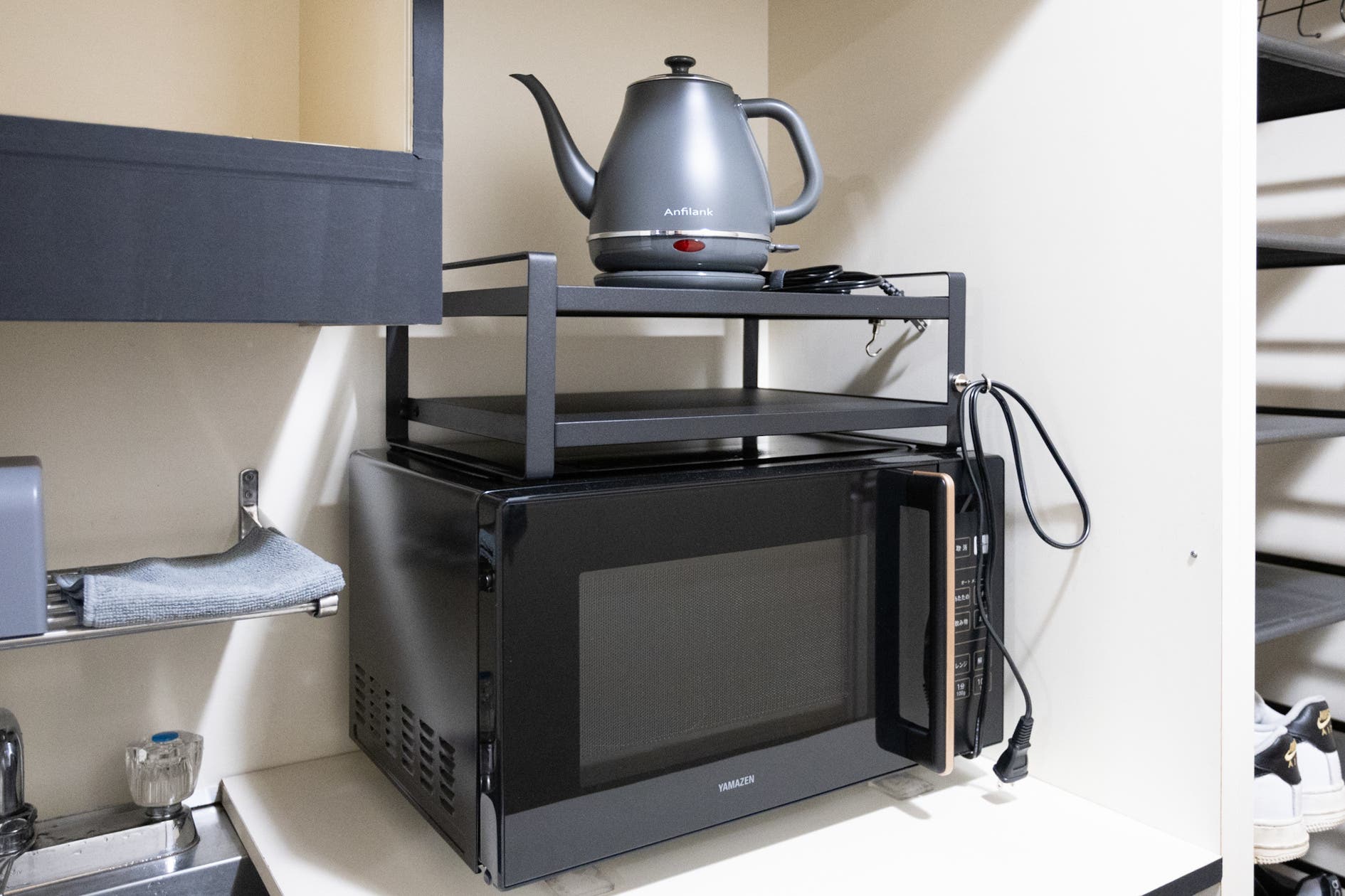 【大手町/神田駅徒歩５分】16名収容🛜光Wi-Fi🌇プロジェクター🗝️鍵無し入室可📊会議📷撮影/動画配信🃏ボドゲに最適の写真16