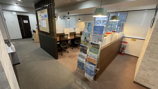 310 【新横浜駅5分】1~2名利用/モニター有/広い快適個室/窓ありで明るい/WEB会議/面接/テレワーク/駅近の写真6