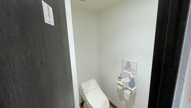 310 【新横浜駅5分】1~2名利用/モニター有/広い快適個室/窓ありで明るい/WEB会議/面接/テレワーク/駅近の写真8