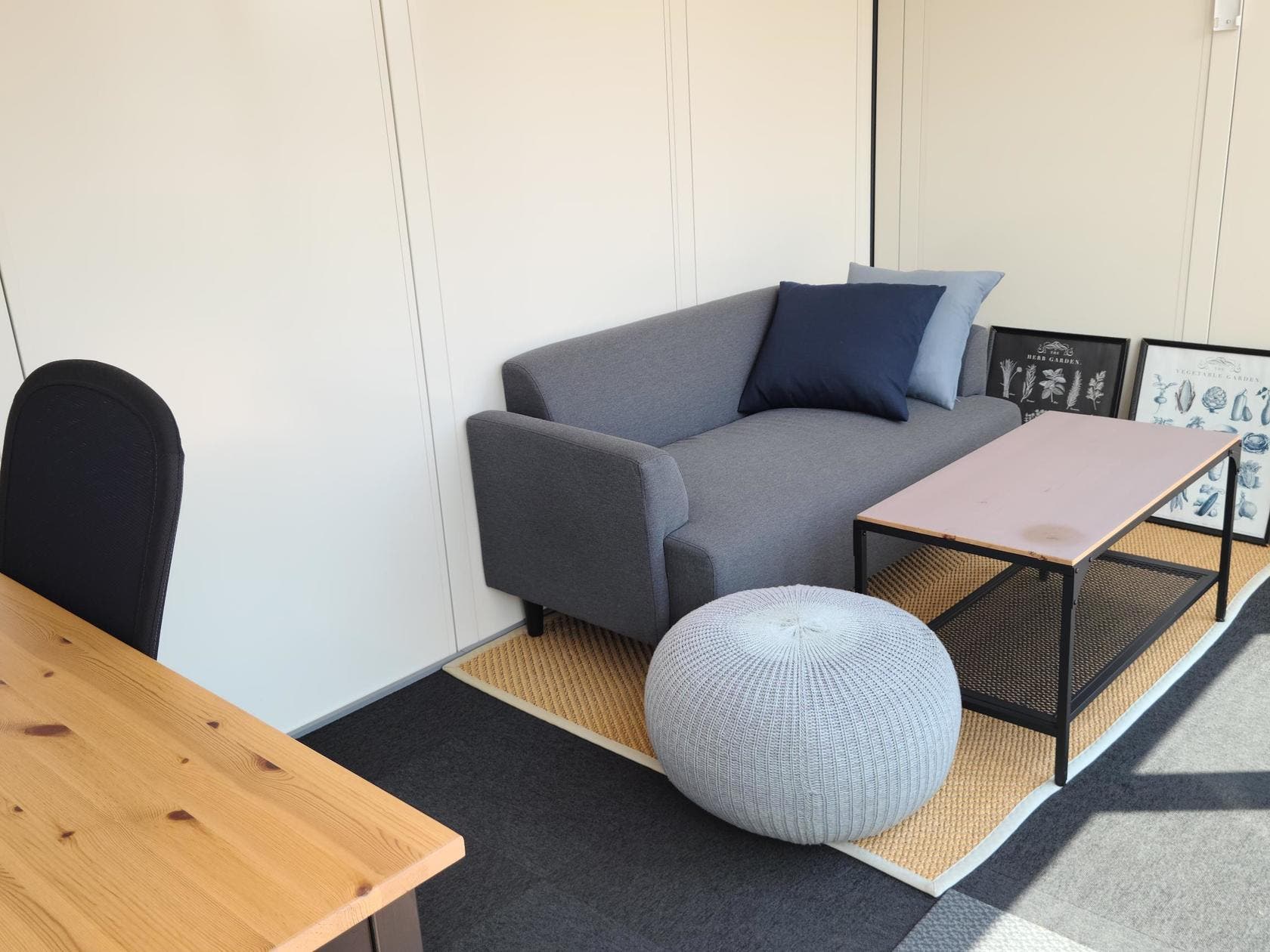 【Living】✨U-SPACE函館店✨リビングをイメージしたちょっとした集まりに最適のスペースです♪Wi-Fi/北斗市の写真1