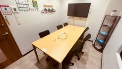 【¥550/30分!小岩駅から1分】モニター・フリードリンク付き6名会議室(Room A )※予約時間前は入室不可の写真2