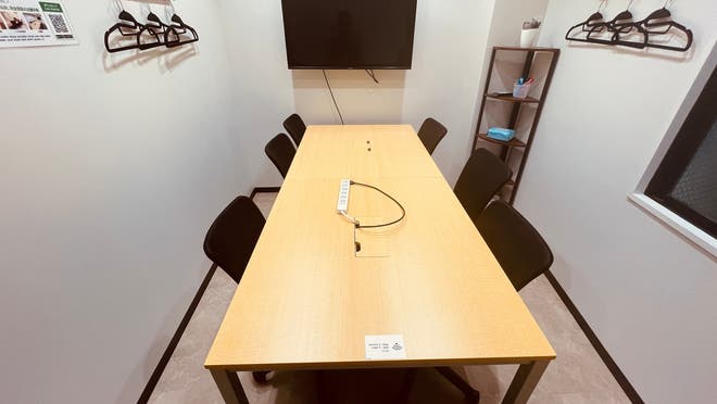 【¥550/30分!小岩駅から1分】モニター・フリードリンク付き6名会議室(Room A )※予約時間前は入室不可の写真3