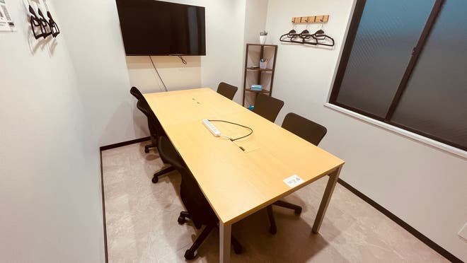 【¥550/30分!小岩駅から1分】モニター・フリードリンク付き6名会議室(Room A )※予約時間前は入室不可の写真4