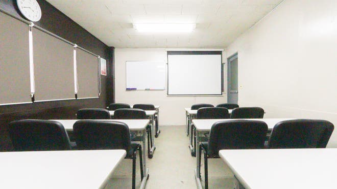 【最安!飯田橋駅A2出口20秒・JR改札間近】セミナー向け!天吊りプロジェクター・WiFi無料!ふれあい貸し会議室 飯田橋No8の写真1