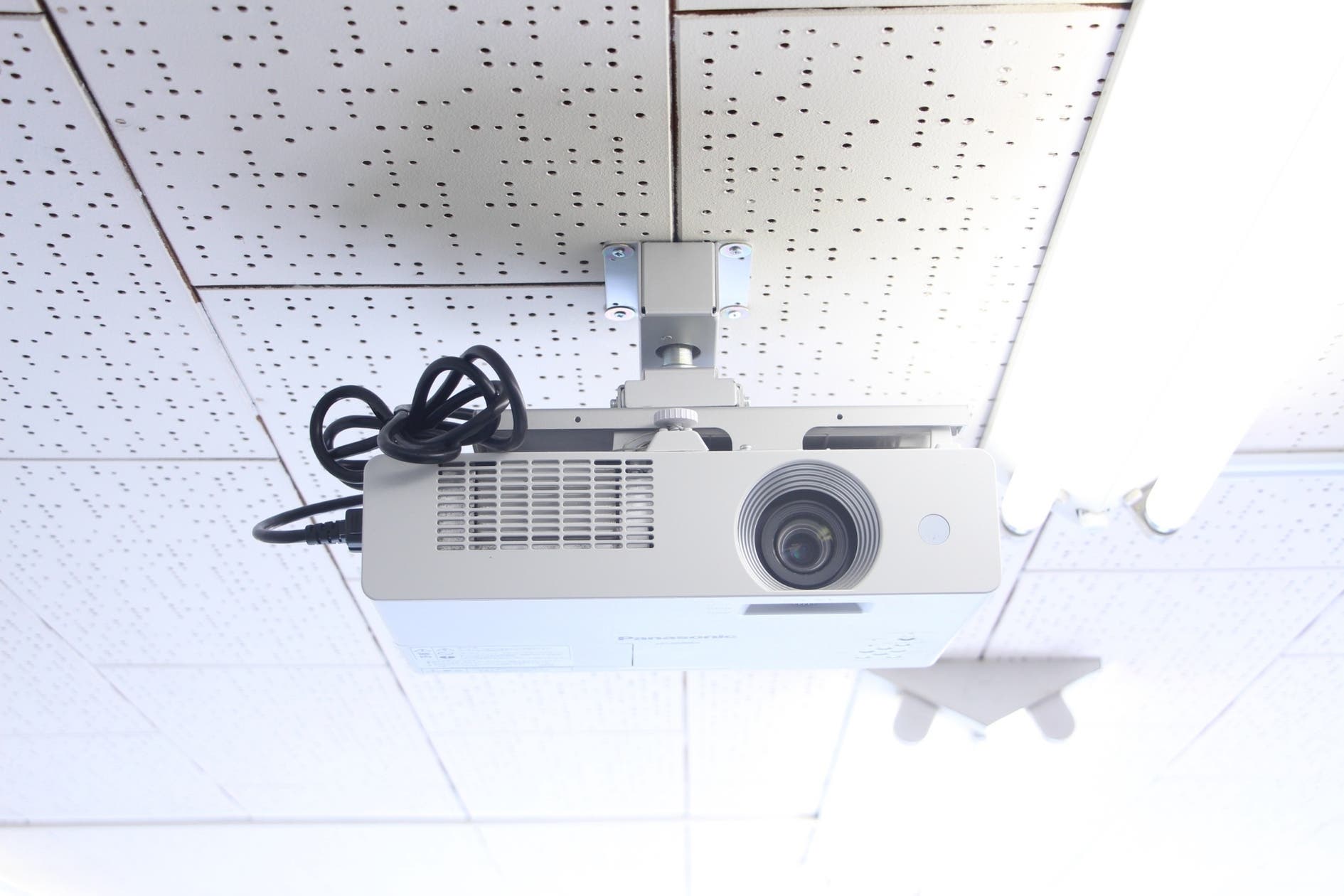 【飯田橋駅A2出口から20秒・JR改札間近・最安】会議向け！天吊りプロジェクター・WiFi無料！ふれあい貸し会議室 飯田橋No9の写真15