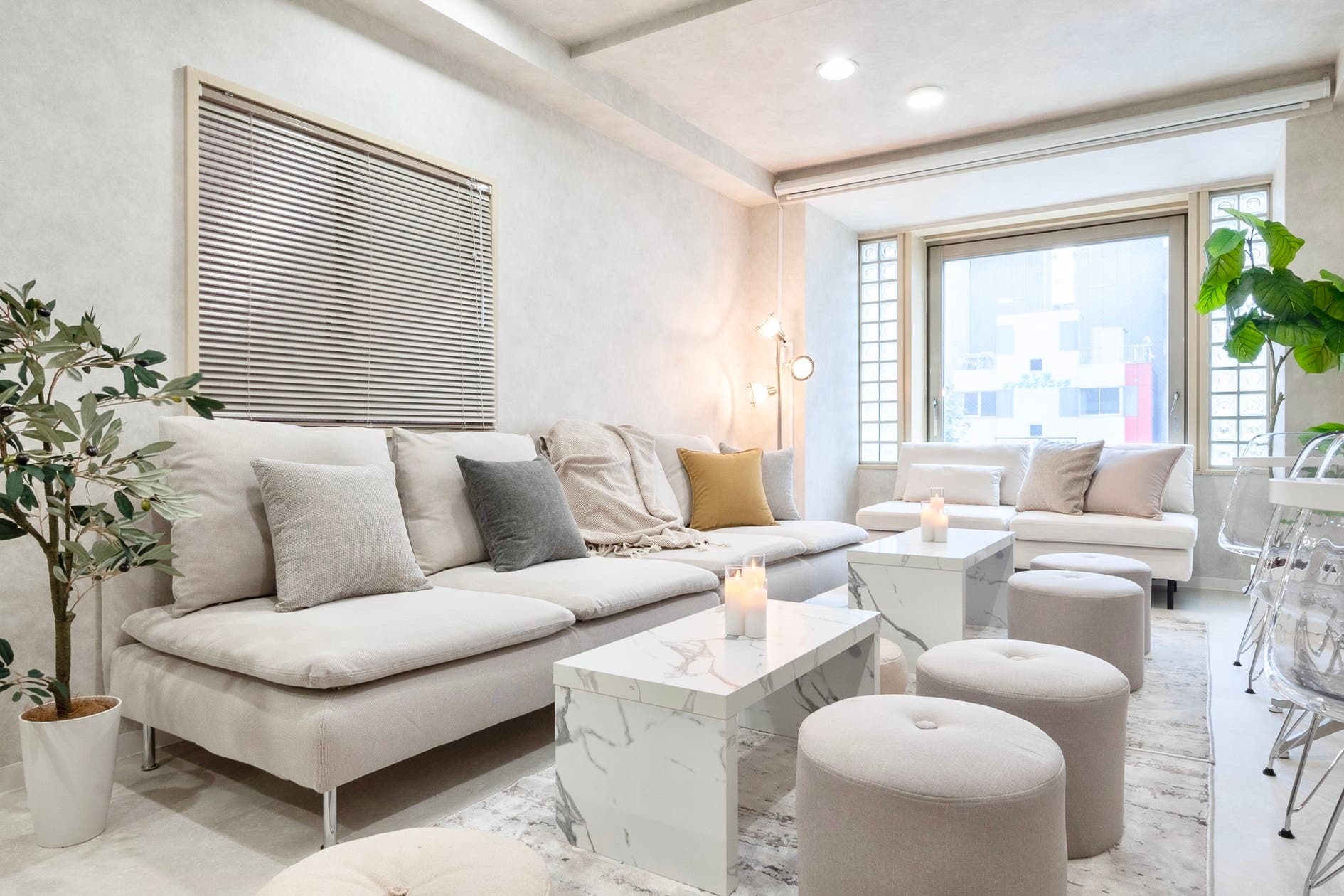 新宿駅3分🚃24H/最大32名着席🎉電動大型スクリーン🎬映画・大人気ゲーム機が大迫力🎮おしゃれなケータリング♪の写真6