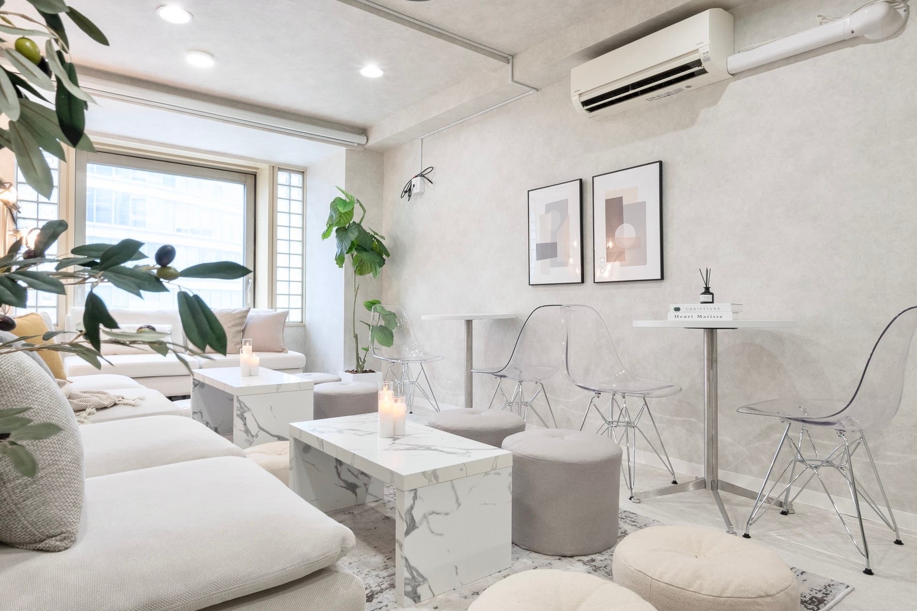 新宿駅3分🚃24H/最大32名着席🎉電動大型スクリーン🎬映画・大人気ゲーム機が大迫力🎮おしゃれなケータリング♪の写真7