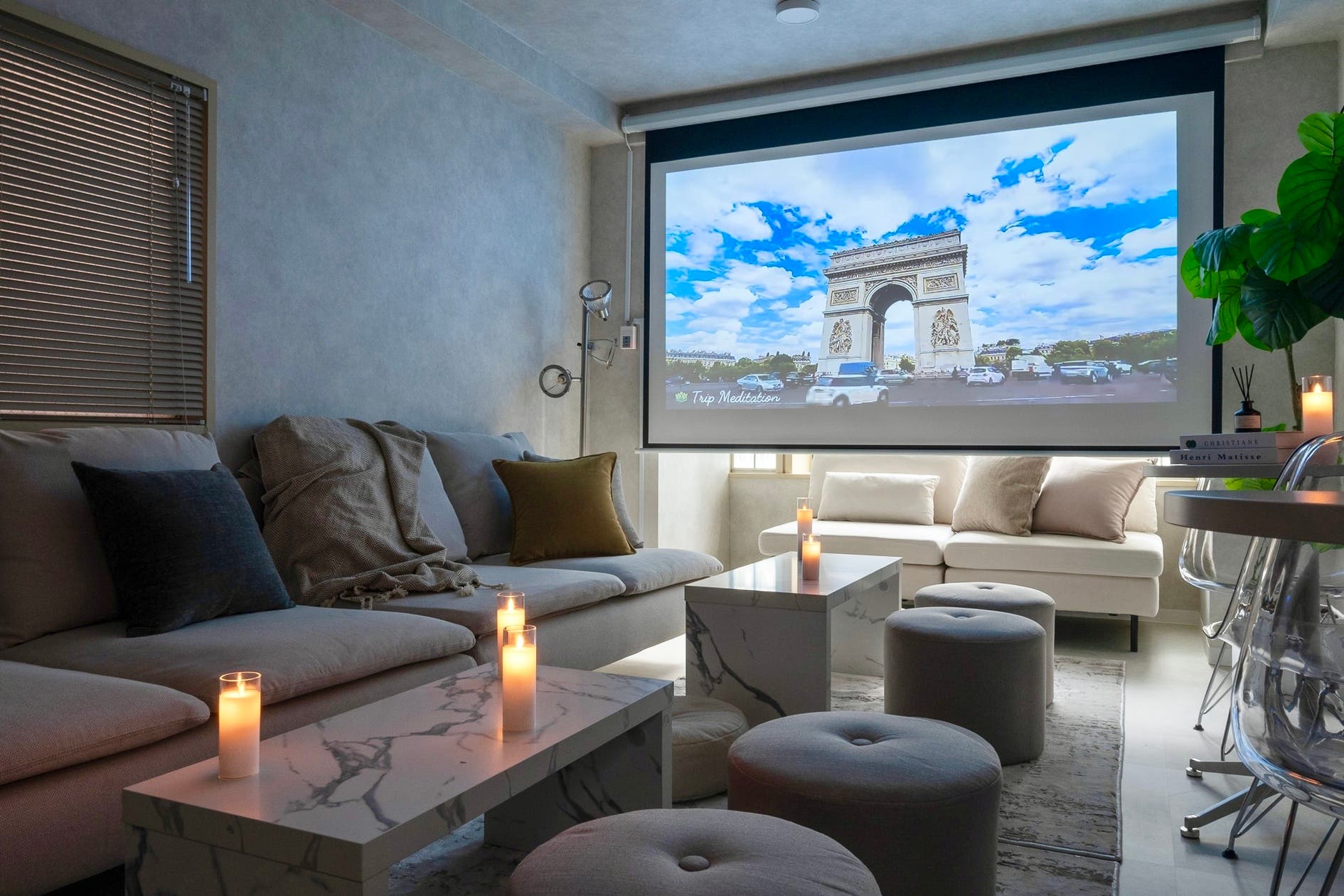 新宿駅3分🚃24H/最大32名着席🎉電動大型スクリーン🎬映画・大人気ゲーム機が大迫力🎮おしゃれなケータリング♪の写真10