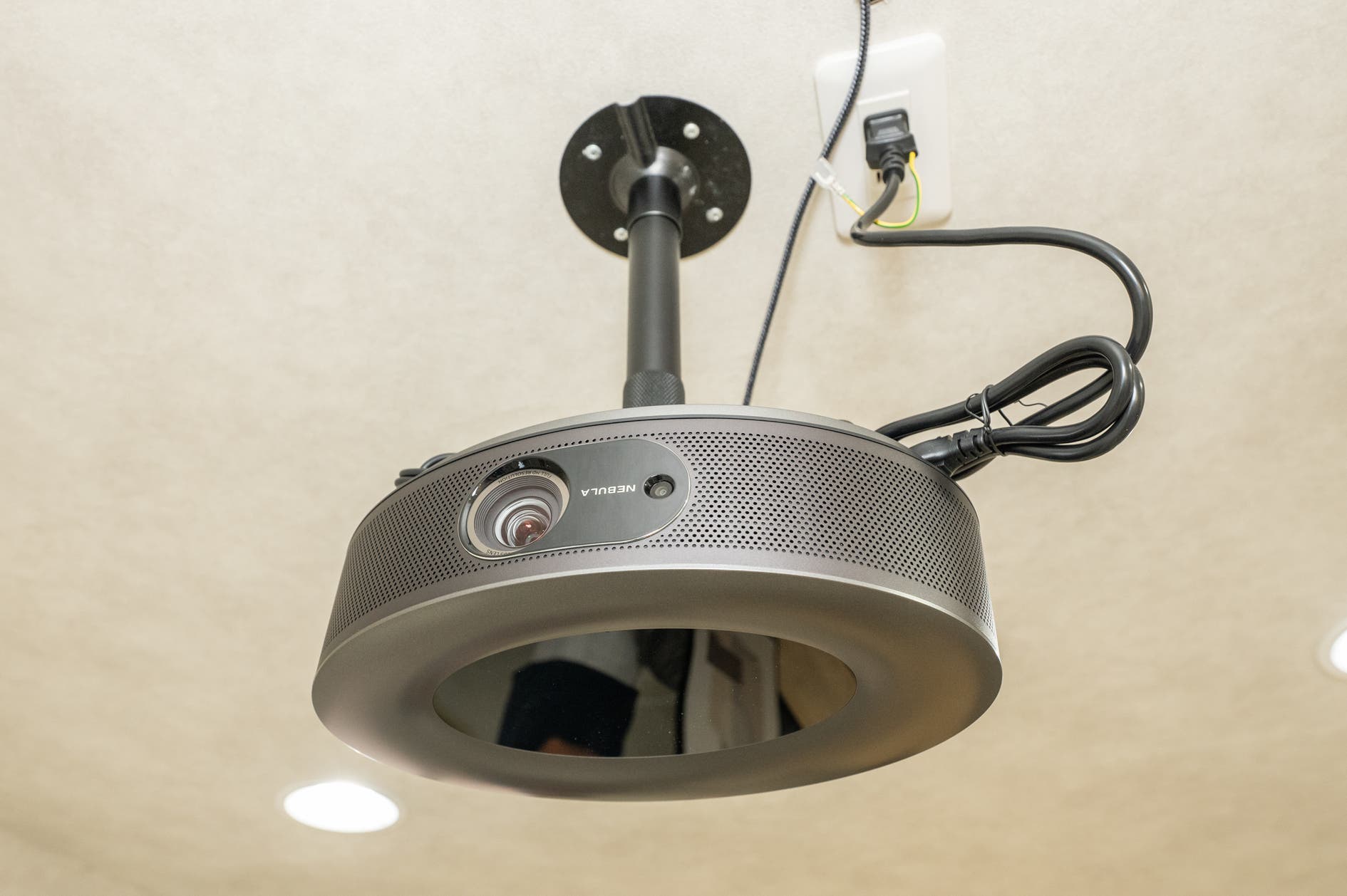 新宿駅3分🚃24H/最大32名着席🎉電動大型スクリーン🎬映画・大人気ゲーム機が大迫力🎮おしゃれなケータリング♪の写真13