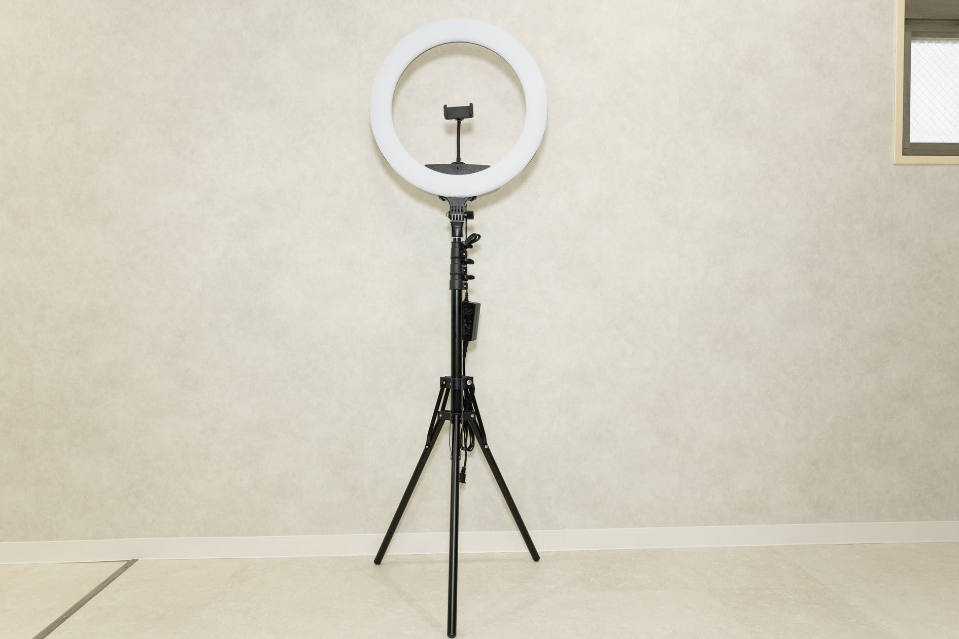 新宿駅3分🚃24H/最大32名着席🎉電動大型スクリーン🎬映画・大人気ゲーム機が大迫力🎮おしゃれなケータリング♪の写真19