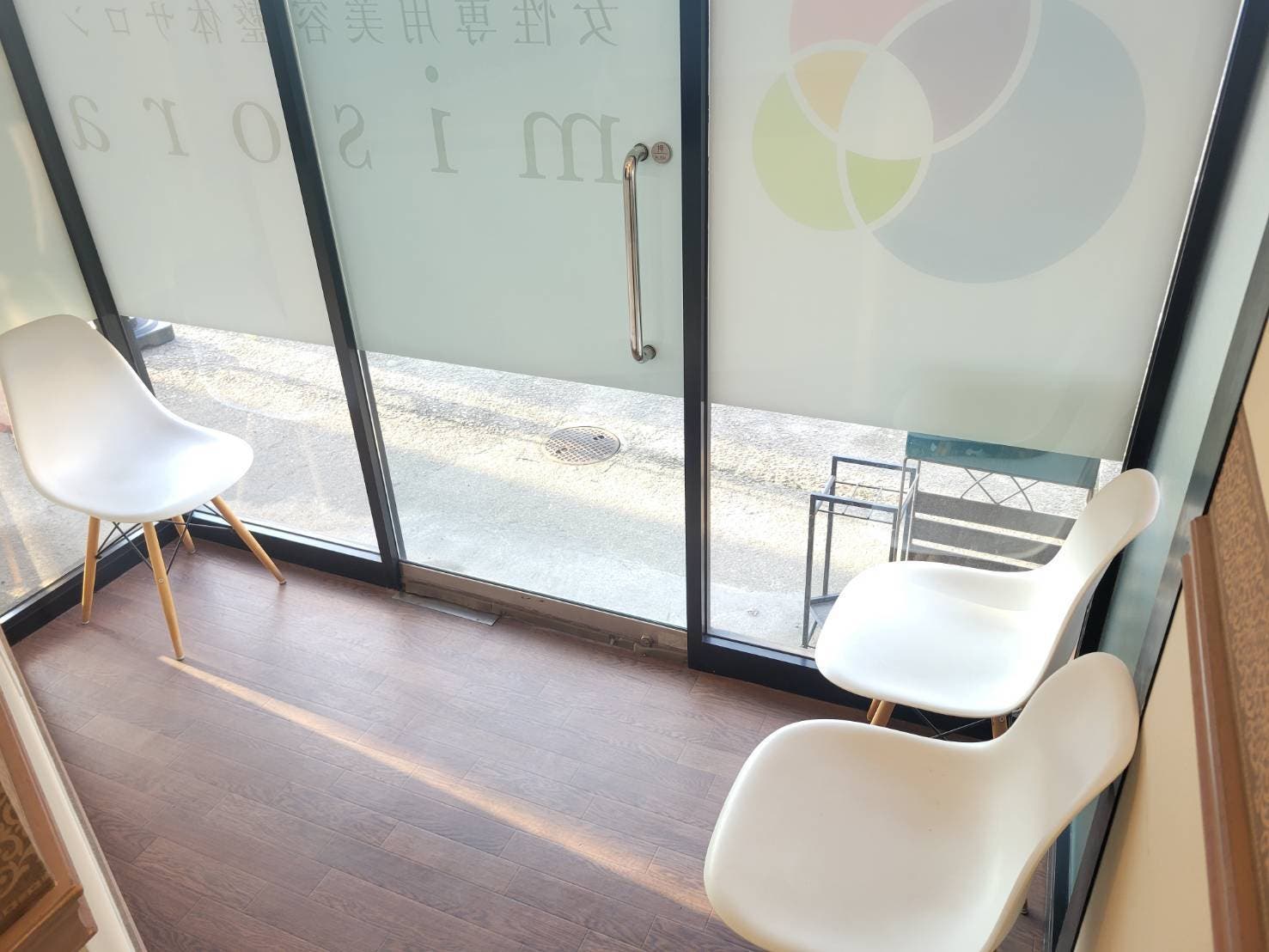 施術ベッド完備のレンタルサロンスペースの写真6