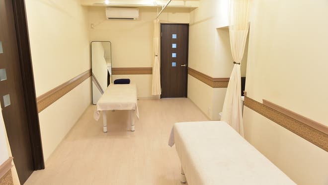 施術ベッド完備のレンタルサロンスペースの写真2