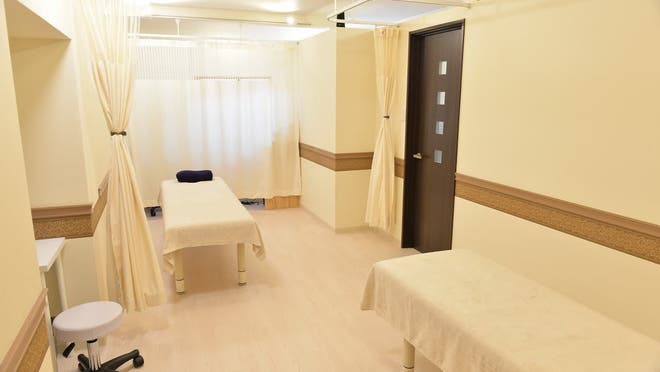 施術ベッド完備のレンタルサロンスペースの写真1