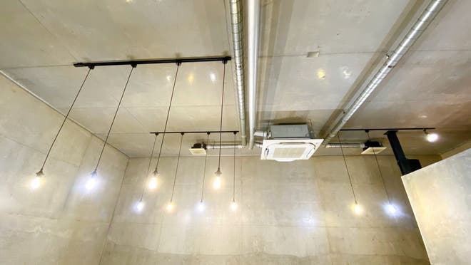 天高4m|屋外地下ガーデン|自然光|撮影・インタビュー・ワークショップ・イベント・パーティー等に最適なコンクリデザイン空間の写真11