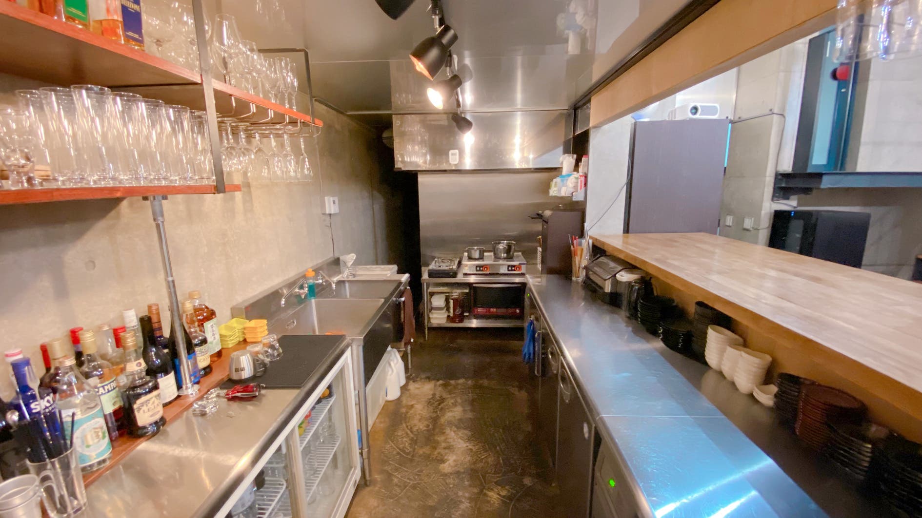 天高４m｜屋外地下ガーデン｜自然光｜撮影・インタビュー・ワークショップ・イベント・パーティー等に最適なコンクリデザイン空間の写真10