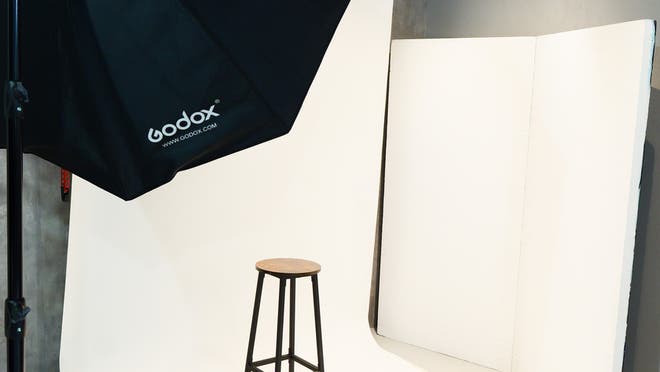 【控室有】モルタル・クンクリート・漆喰壁のある撮影スタジオ/コニカルスヌート/スワッグ/観葉植物/自然光の写真6