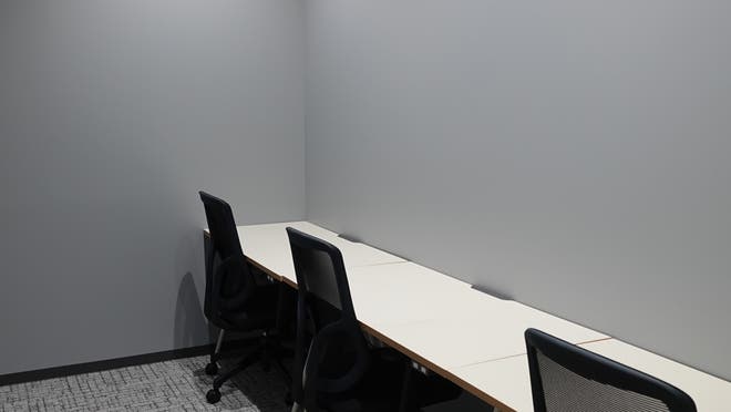 貸し会議室【Room3 - 3人部屋】 ー chilink WORKSITE MINATOMIRAI ※新高島駅から徒歩2分の写真1