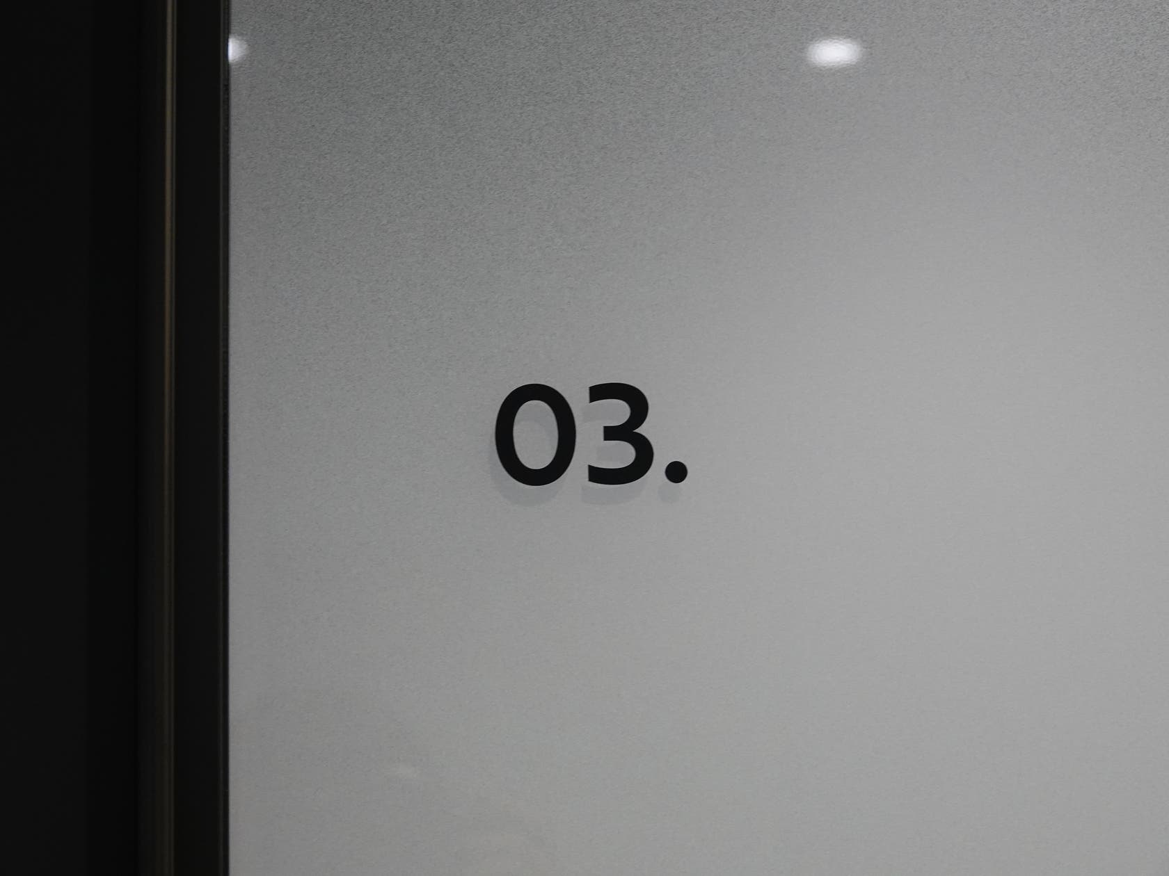 貸し会議室【Room3 - 3人部屋】 ｰ chilink WORKSITE MINATOMIRAI ※新高島駅から徒歩2分の写真2