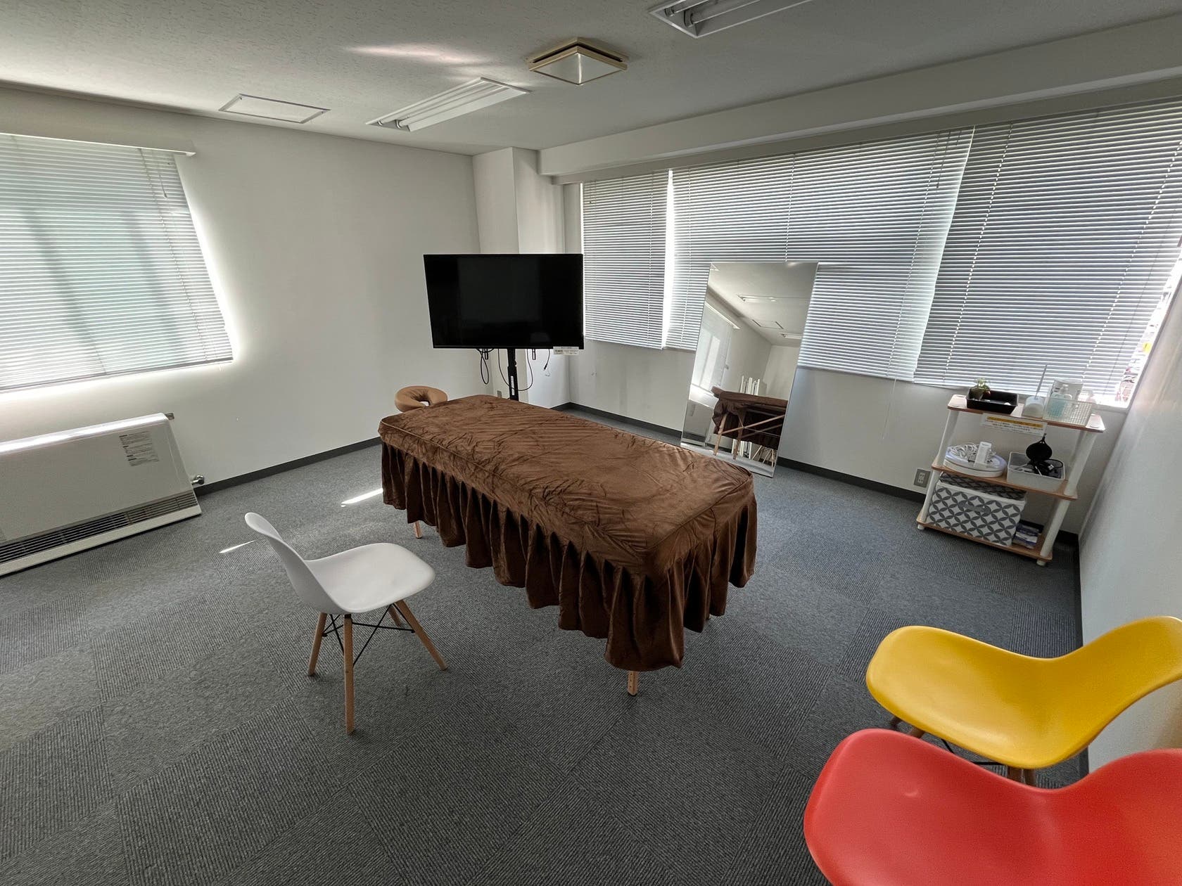 ＜フルーツ会議室🍋旭川駅前＞【室内動画あり】⭐️駅は目の前⭐️明るく広い(36㎡)⭐️ｻﾛﾝ整体もの写真10