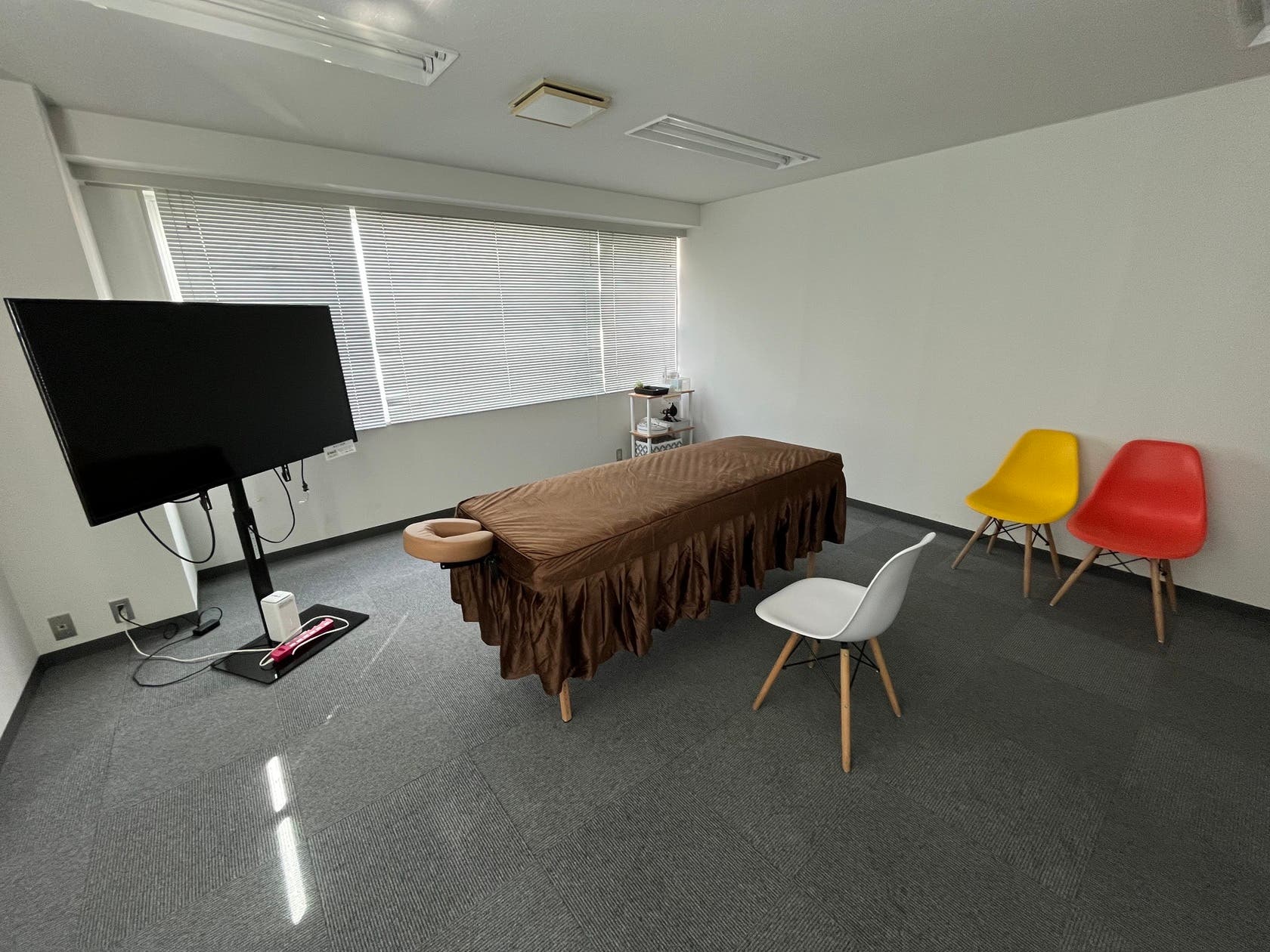 ＜フルーツ会議室🍋旭川駅前＞【室内動画あり】⭐️駅は目の前⭐️明るく広い(36㎡)⭐️ｻﾛﾝ整体もの写真11