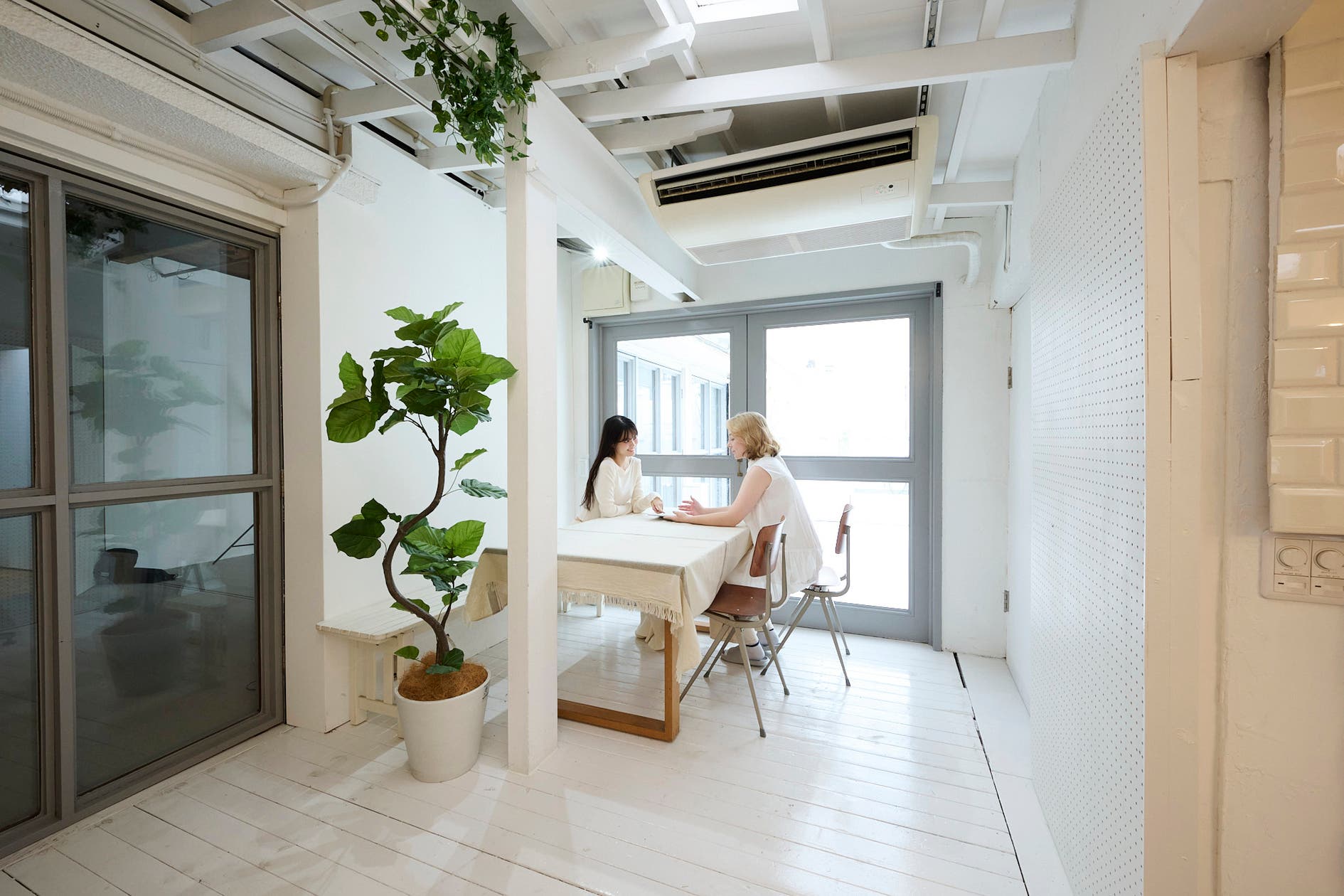 【フルリノベーション】自然光たっぷり/衣装のレンタルOKの写真12