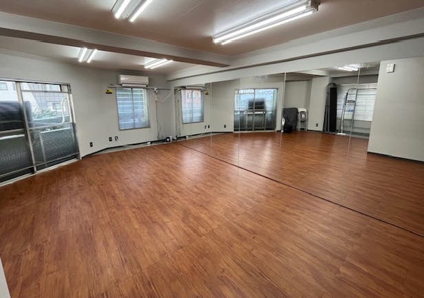 高田馬場駅から徒歩3分🌟大きな鏡のスタジオ、ヨガやウォーキング、お稽古にも！の写真4