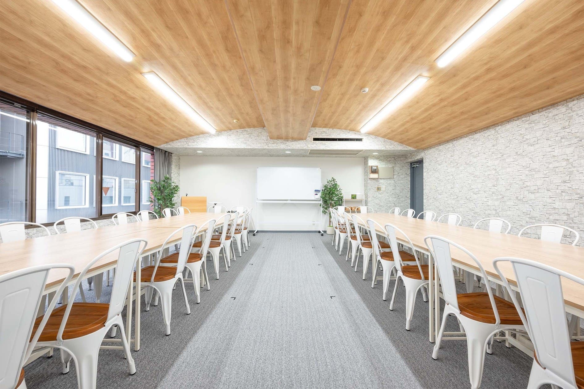 水道橋駅徒歩10秒/最大36名/会議室/セミナー/懇親会/ボードゲームの写真2