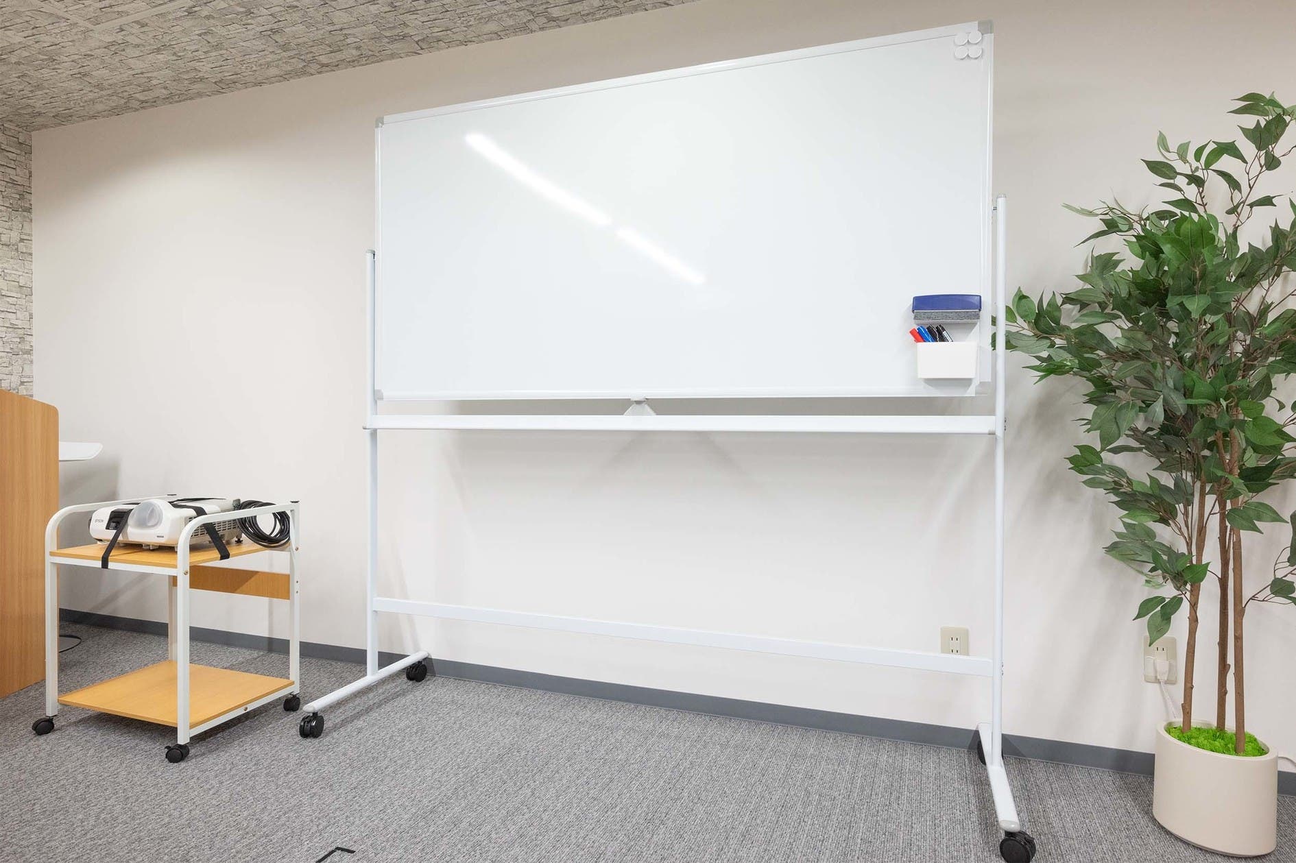 水道橋駅徒歩10秒/最大36名/会議室/セミナー/懇親会/ボードゲームの写真15