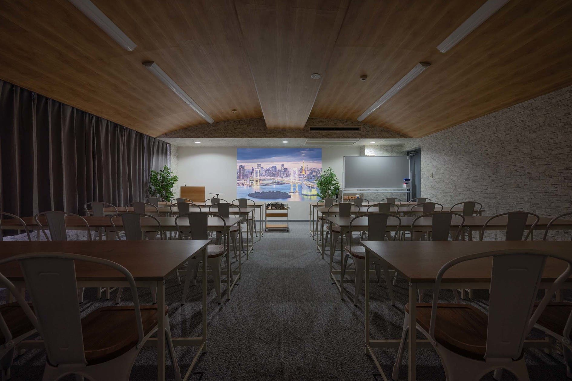 水道橋駅徒歩10秒/最大36名/会議室/セミナー/懇親会/ボードゲームの写真1