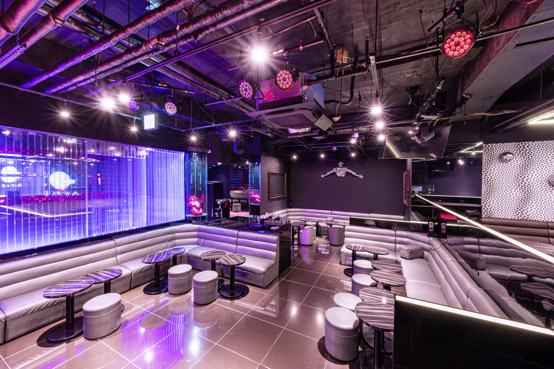 🌟格安利用キャンペーン実施中🌟【新宿三丁目駅徒歩7分】本格的な音響機材のクラブのようなホストクラブ/撮影・イベントで利用可能の写真8