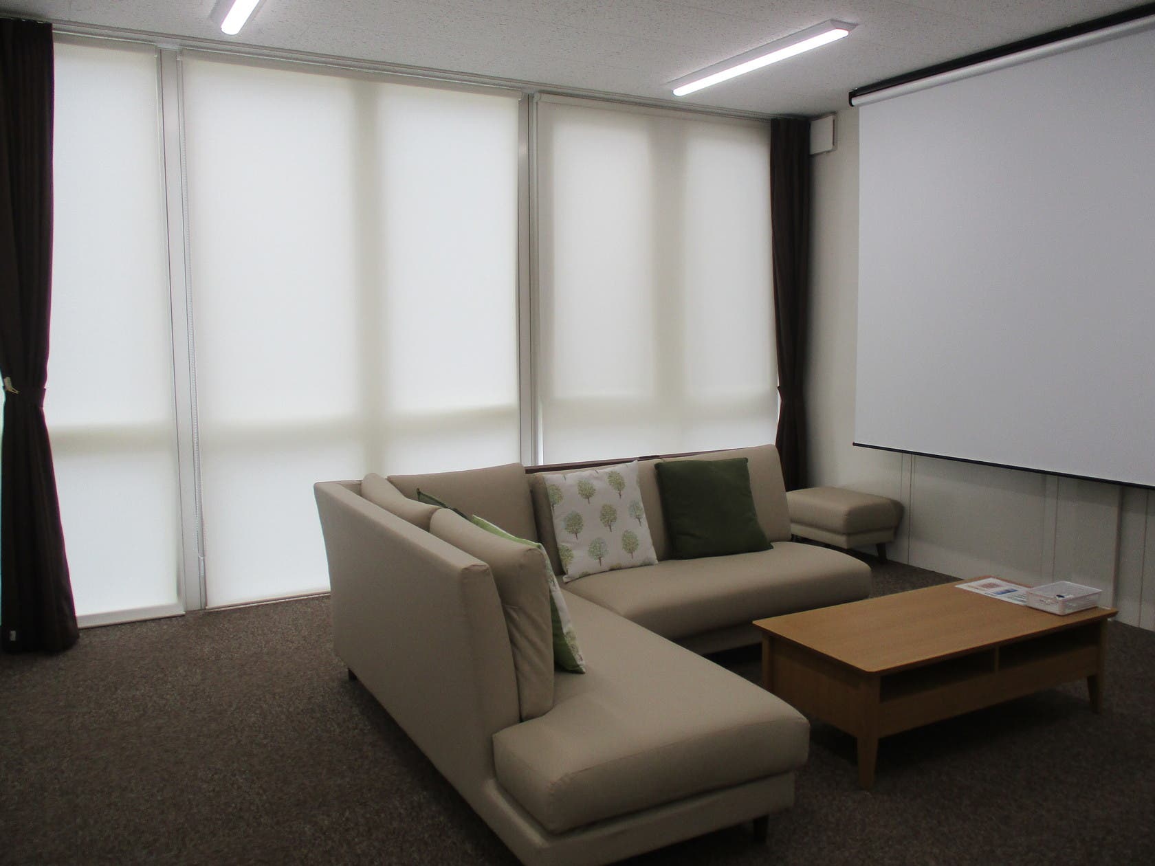 【Living3】✨U-SPACE仙台宮城野店✨映画鑑賞や打ち合わせスペースとしてご利用いただけます♪Wi-Fi/仙台市宮城野区の写真6