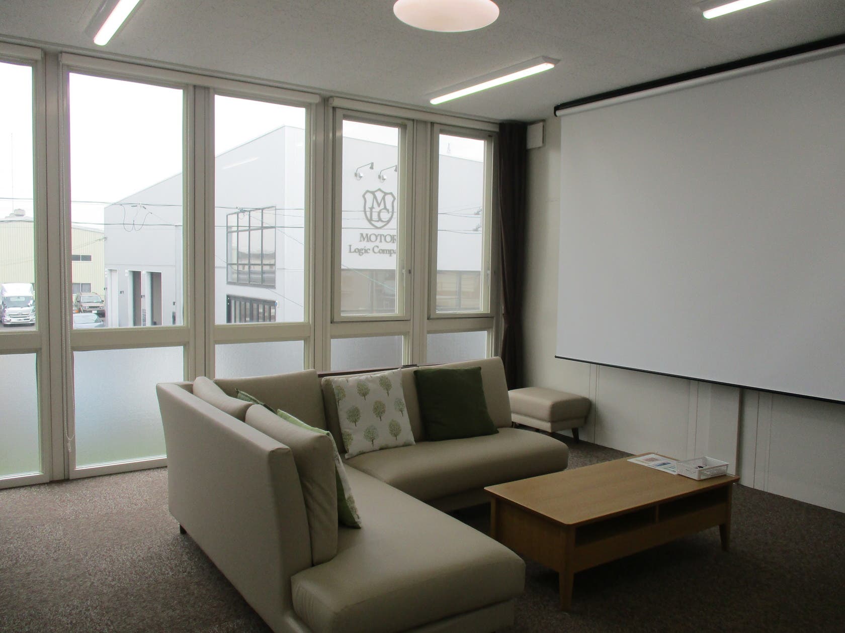 【Living3】✨U-SPACE仙台宮城野店✨映画鑑賞や打ち合わせスペースとしてご利用いただけます♪Wi-Fi/仙台市宮城野区の写真5