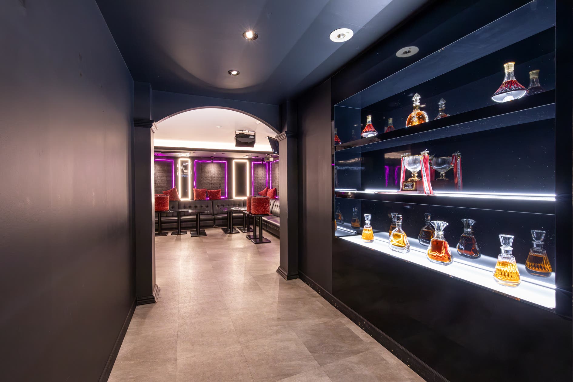 🌟格安利用キャンペーン実施中🌟【東新宿駅徒歩6分】ピンクとホワイトの照明が印象的なホストクラブ/撮影・イベント等でご利用可能の写真10