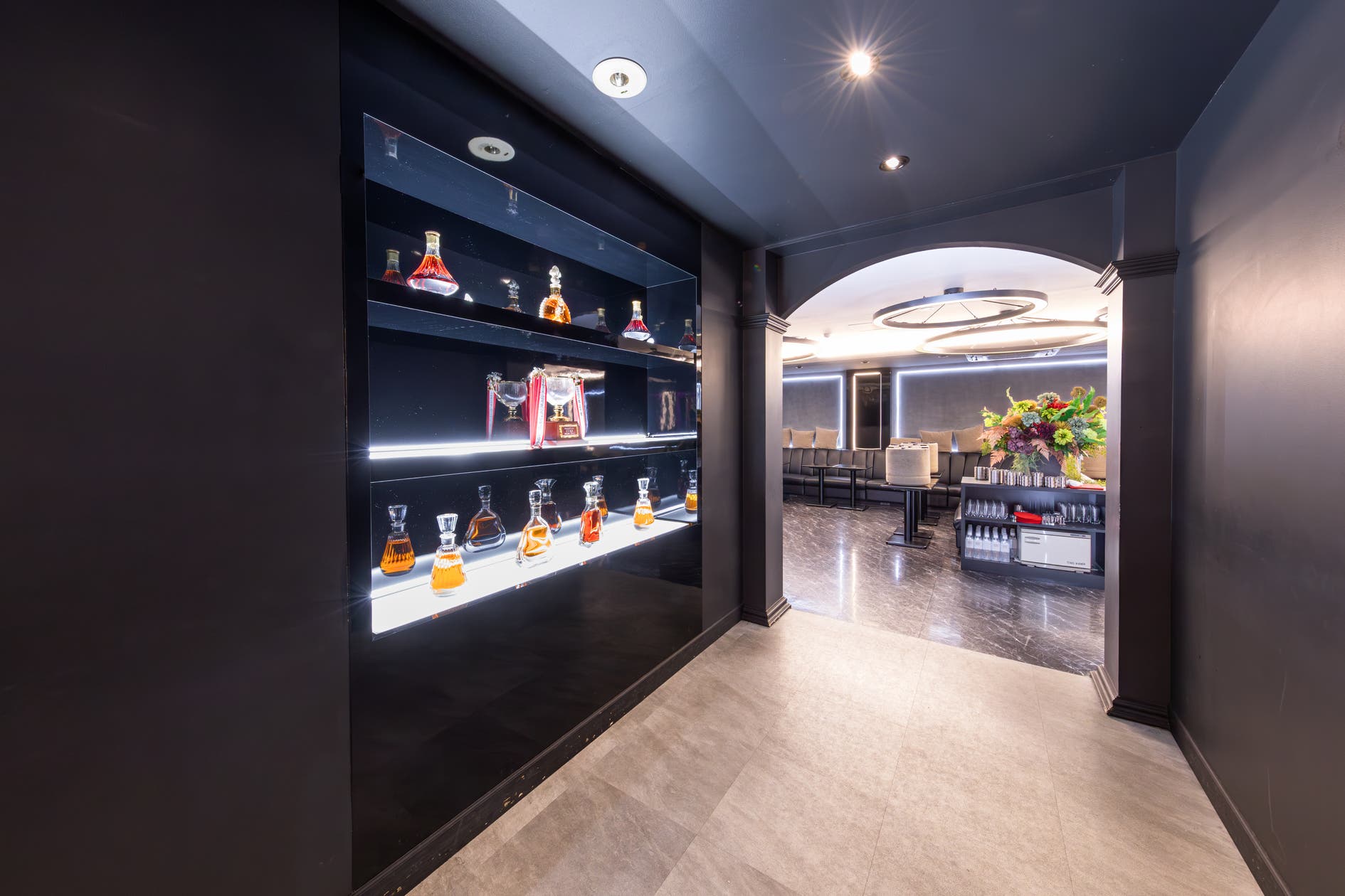 🌟格安利用キャンペーン実施中🌟【東新宿駅徒歩6分】ピンクとホワイトの照明が印象的なホストクラブ/撮影・イベント等でご利用可能の写真9