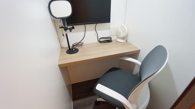 <ワークブース関内No.2>関内駅徒歩4分✨完全個室🚪Wi-Fi📶モニター🖥電源🔌テレワーク/面接/自習/作業の写真1