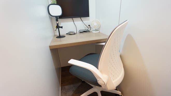 <ワークブース関内No.3>関内駅徒歩4分✨完全個室🚪Wi-Fi📶モニター🖥電源🔌テレワーク/面接/自習/作業の写真2