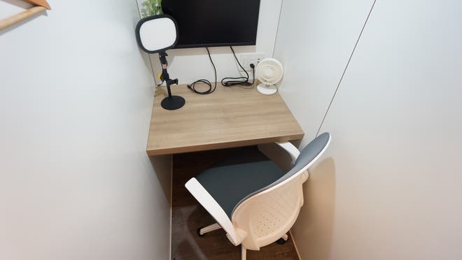 <ワークブース関内No.4>関内駅徒歩4分✨完全個室🚪Wi-Fi📶モニター🖥電源🔌テレワーク/面接/自習/作業の写真1