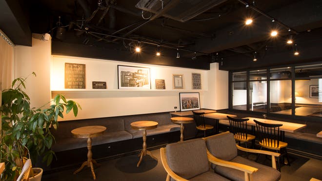 新橋駅徒歩2分!コワーキング席】有人受付/落ち着いた雰囲気/Wi-Fi/モニター/ドリンクバー完備の写真6