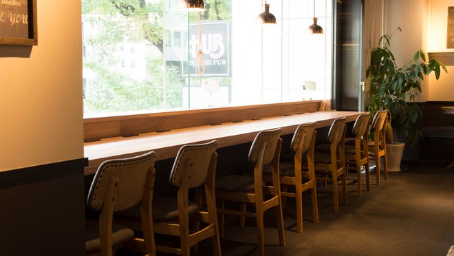 新橋駅徒歩2分!コワーキング席】有人受付/落ち着いた雰囲気/Wi-Fi/モニター/ドリンクバー完備の写真7