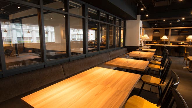 新橋駅徒歩2分!コワーキング席】有人受付/落ち着いた雰囲気/Wi-Fi/モニター/ドリンクバー完備の写真3