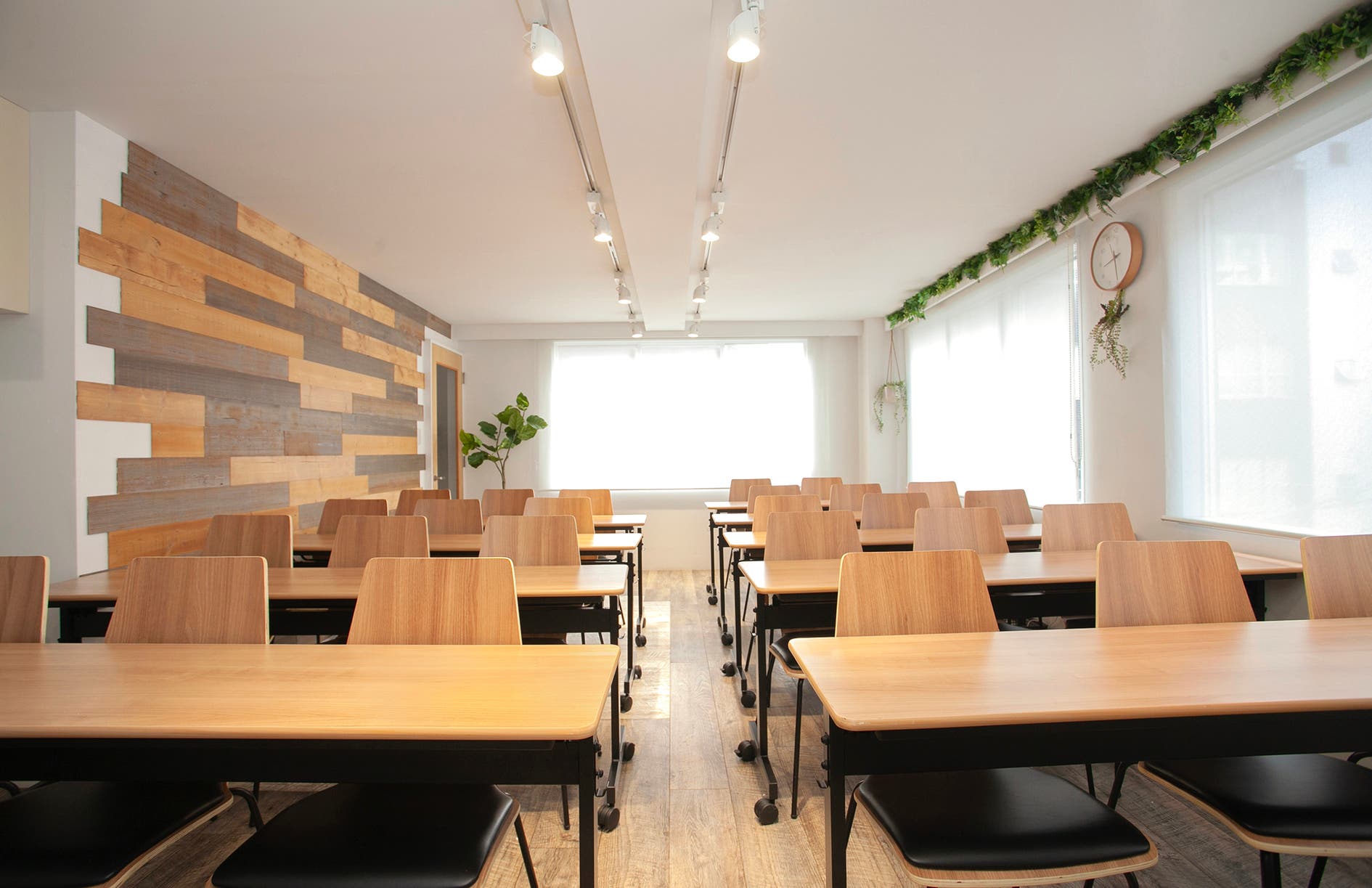 神田駅徒歩2分!/最大30名/土足利用可/会議/セミナー/面接/懇親会/ボードゲーム/女子会等/飲食お酒可/会議室KS8神田の写真6