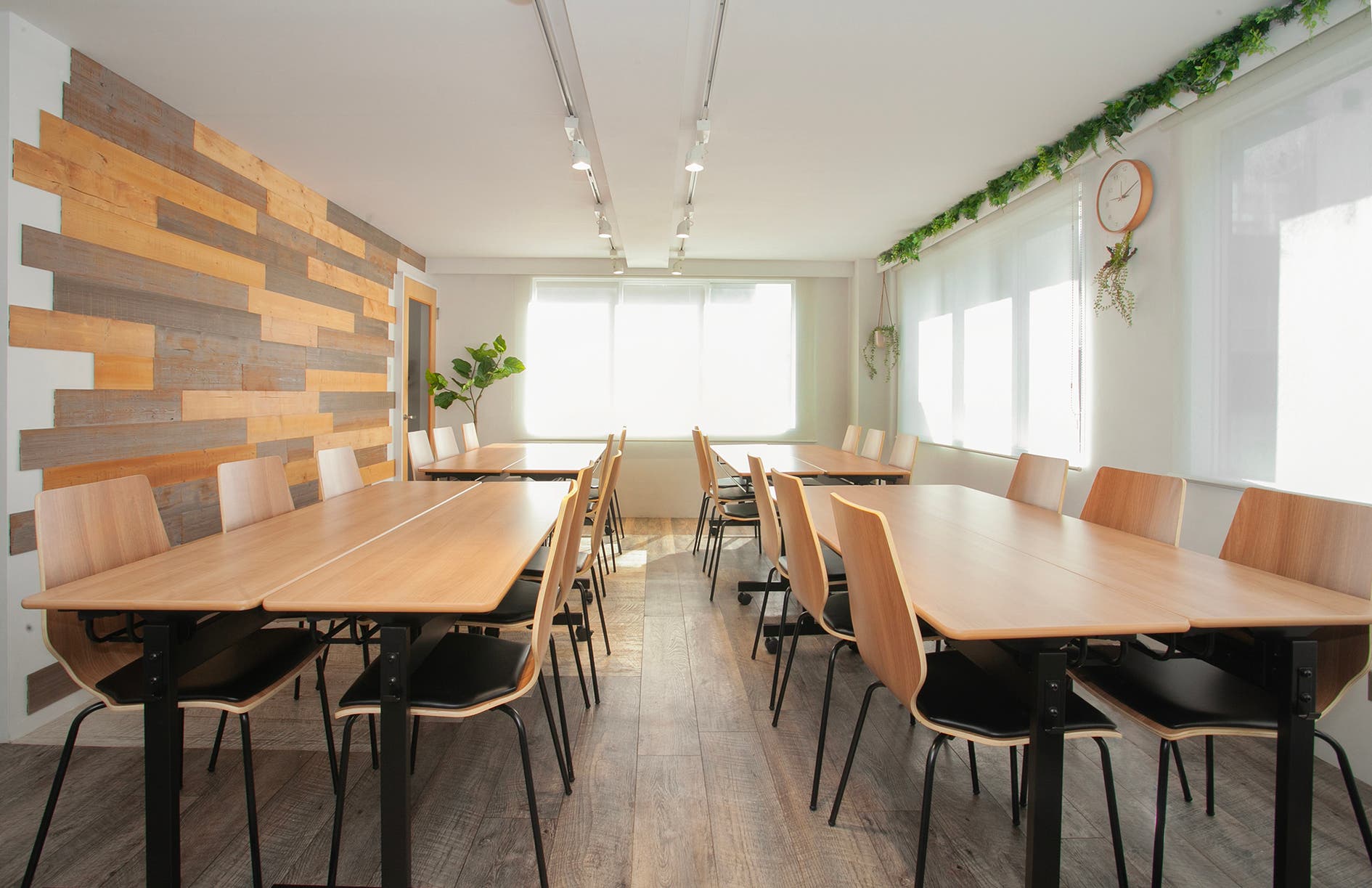 神田駅徒歩2分!/最大30名/土足利用可/会議/セミナー/面接/懇親会/ボードゲーム/女子会等/飲食お酒可/会議室KS8神田の写真11