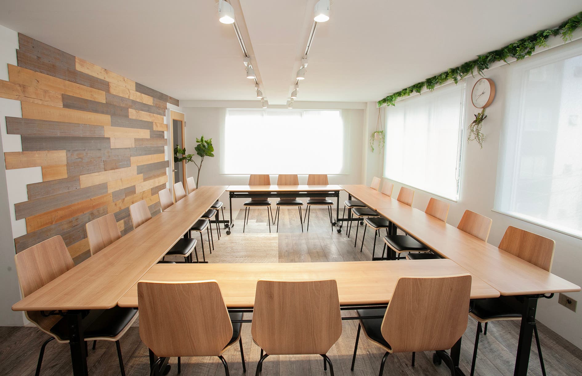 神田駅徒歩2分!/最大30名/土足利用可/会議/セミナー/面接/懇親会/ボードゲーム/女子会等/飲食お酒可/会議室KS8神田の写真13