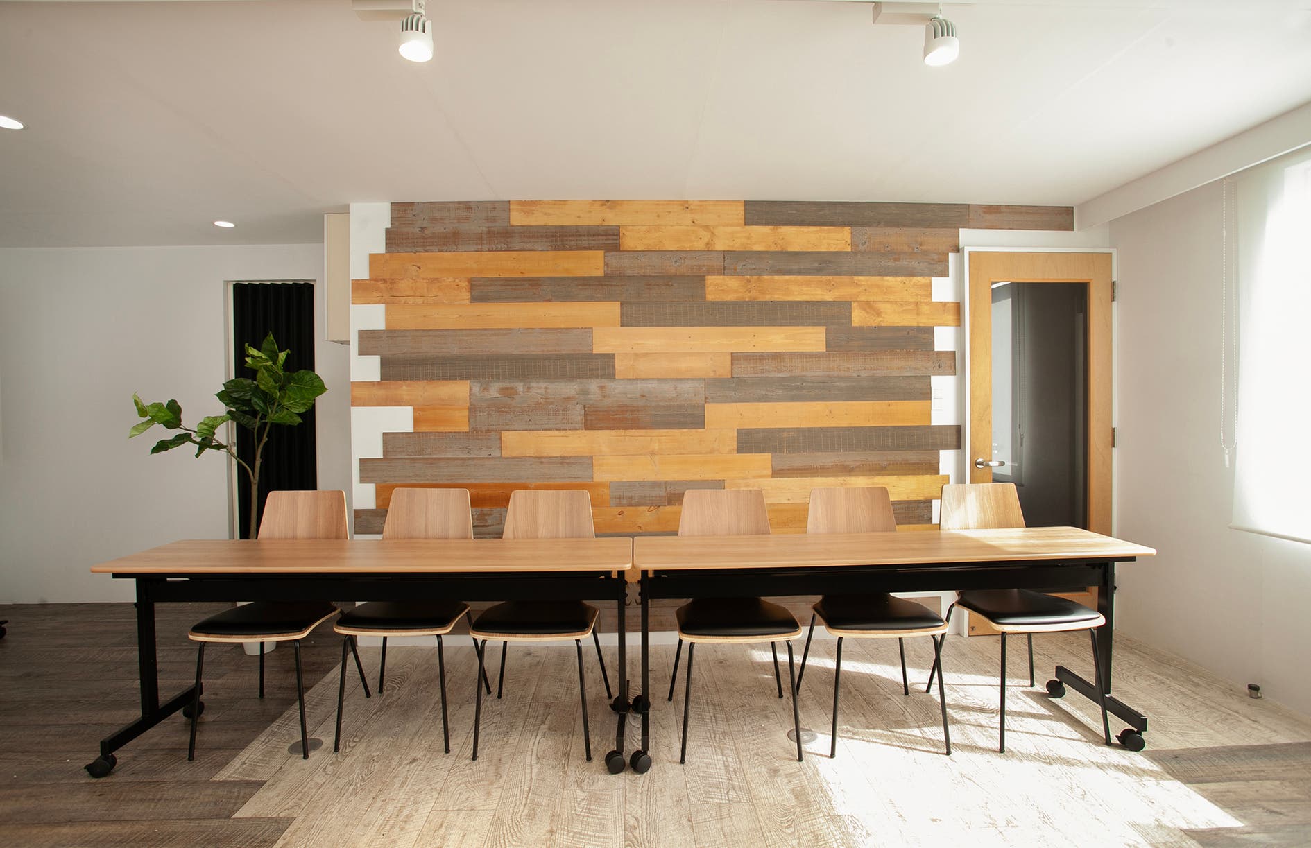 神田駅徒歩2分!/最大30名/土足利用可/会議/セミナー/面接/懇親会/ボードゲーム/女子会等/飲食お酒可/会議室KS8神田の写真14