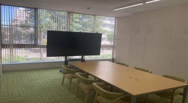 【貸会議室】　地下鉄白石駅徒歩４分！６人収容可　wifi 特大モニター(85インチ)完備　テレワークや会議に