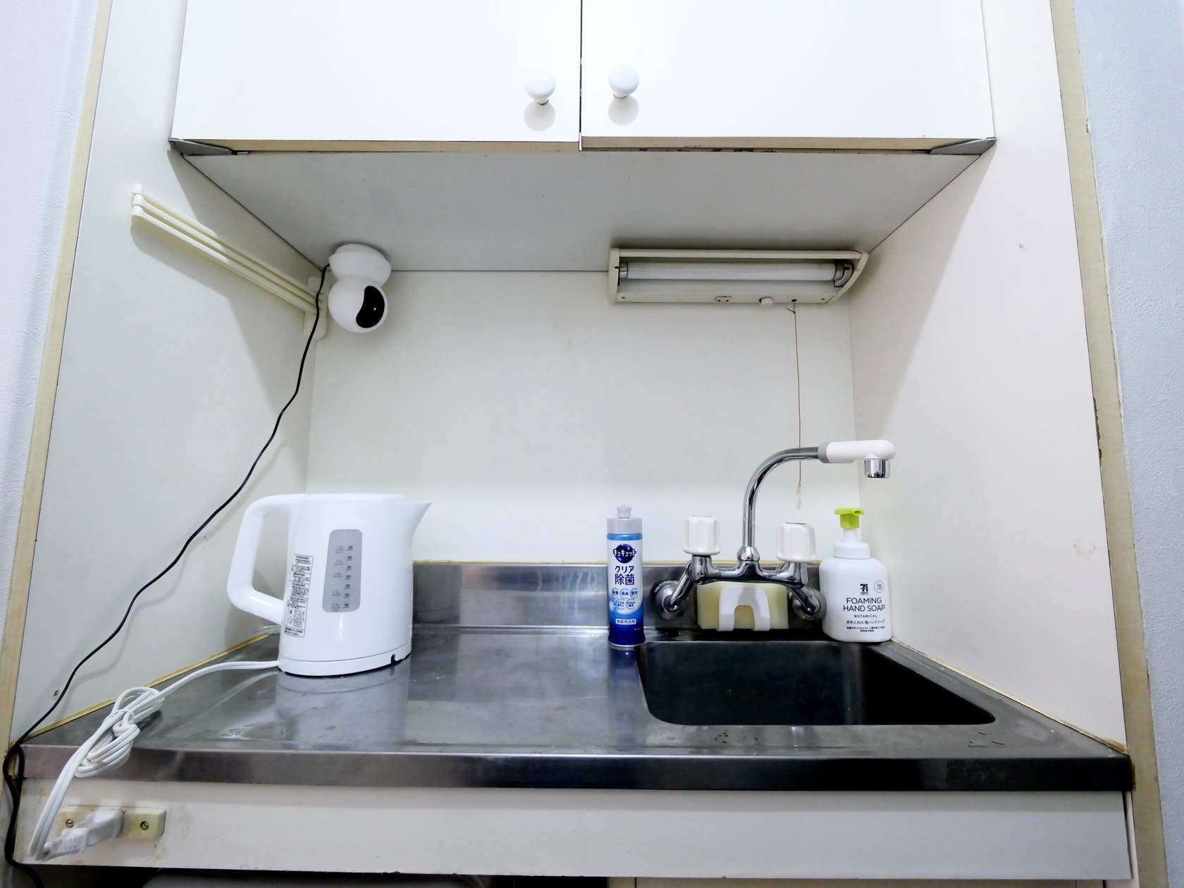 【新宿西口駅10秒】新宿駅2分の超駅近🚶｜電動昇降式ベットを完備👌｜新宿最安🉐｜洗練された清潔感のある内装｜🌱レンタルサロンの写真16