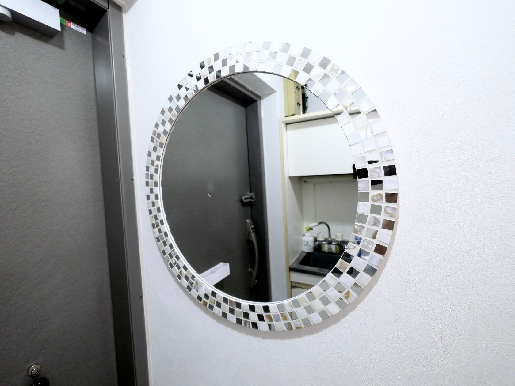 【新宿西口駅10秒】新宿駅2分の超駅近🚶｜電動昇降式ベットを完備👌｜新宿最安🉐｜洗練された清潔感のある内装｜🌱レンタルサロンの写真17