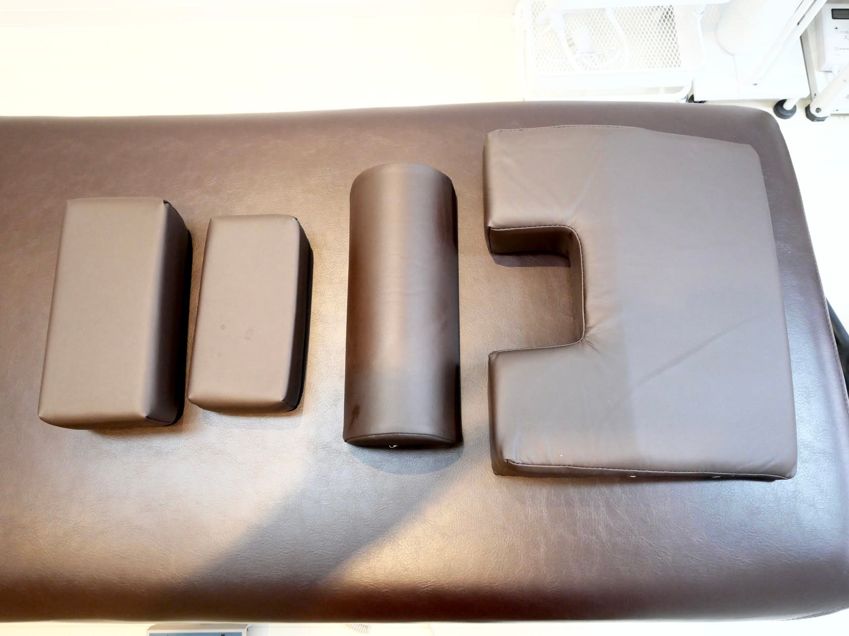 【新宿西口駅10秒】新宿駅2分の超駅近🚶｜電動昇降式ベットを完備👌｜新宿最安🉐｜洗練された清潔感のある内装｜🌱レンタルサロンの写真19